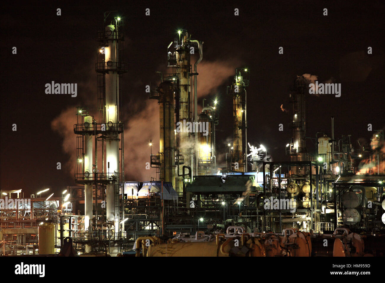 Feyzin nuit Banque de photographies et d’images à haute résolution - Alamy