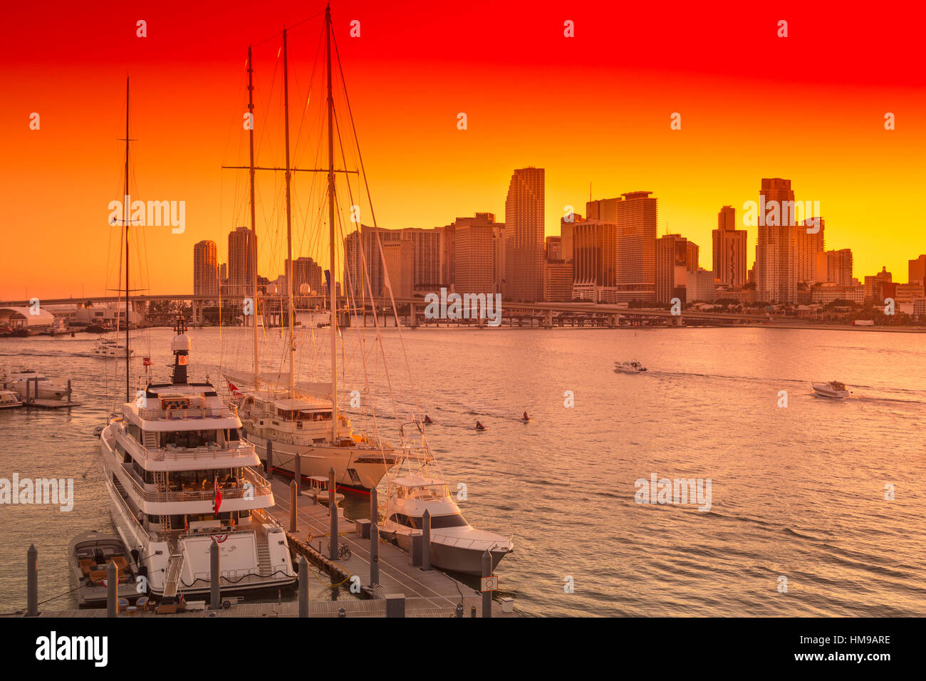 Skyline du centre ville de miami de watson island Banque de ...