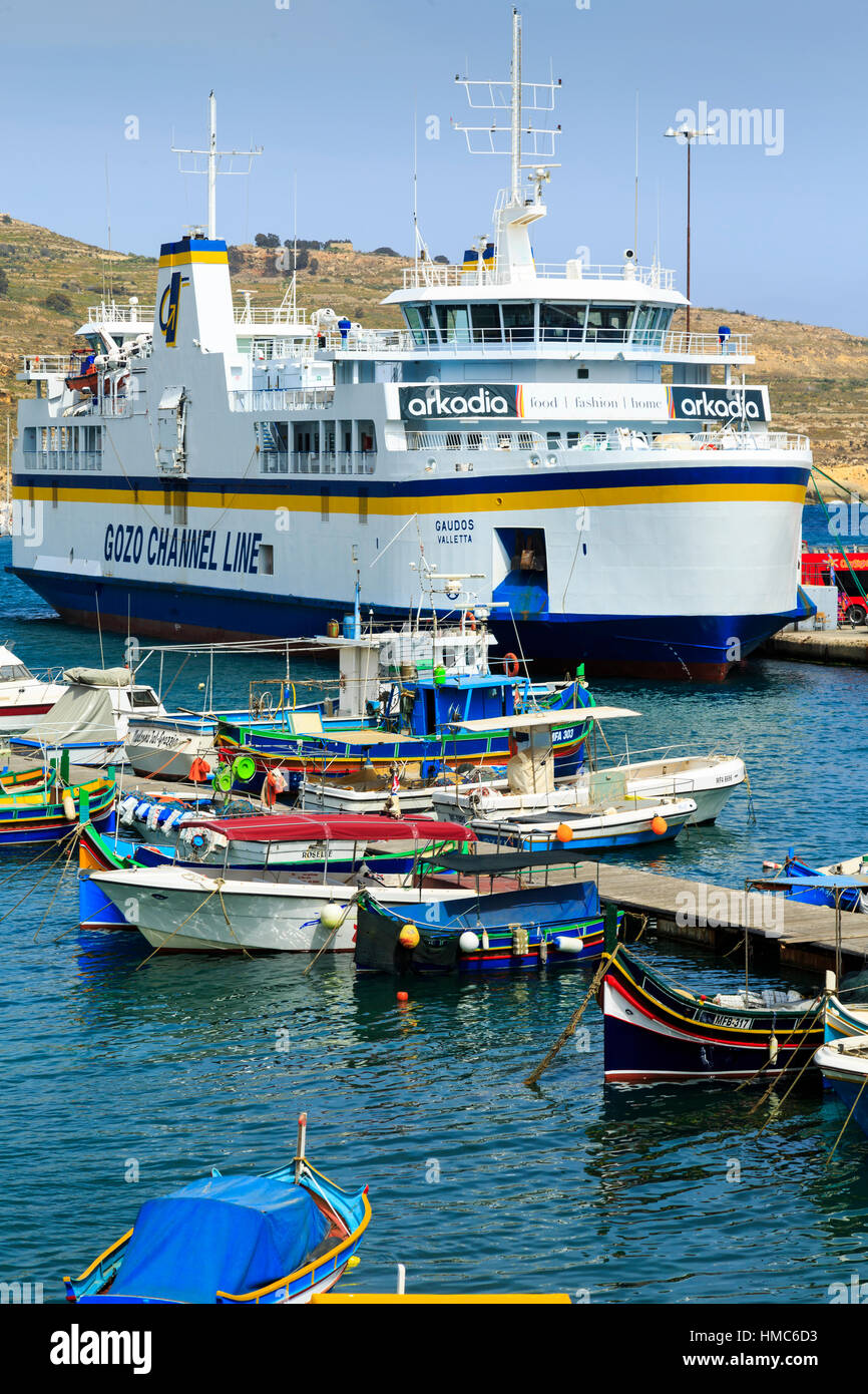 Malta gozo ferry Banque de photographies et d’images à haute résolution ...