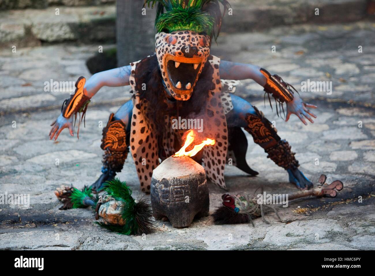 Mayan dancer Banque de photographies et d’images à haute résolution - Alamy