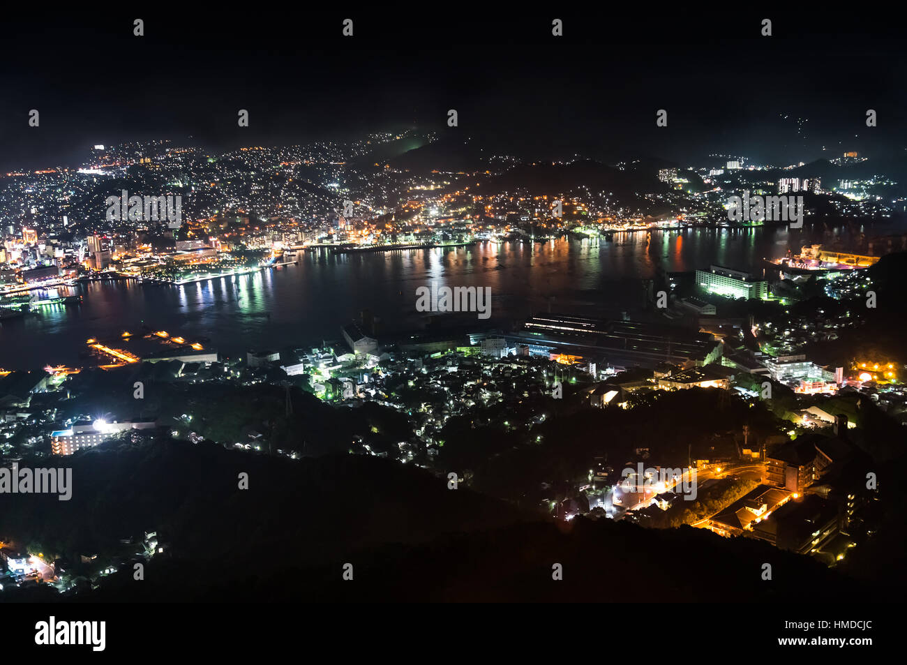 Nightview de Nagasaki dans la baie de Nagasaki, Japon Photo Stock - Alamy