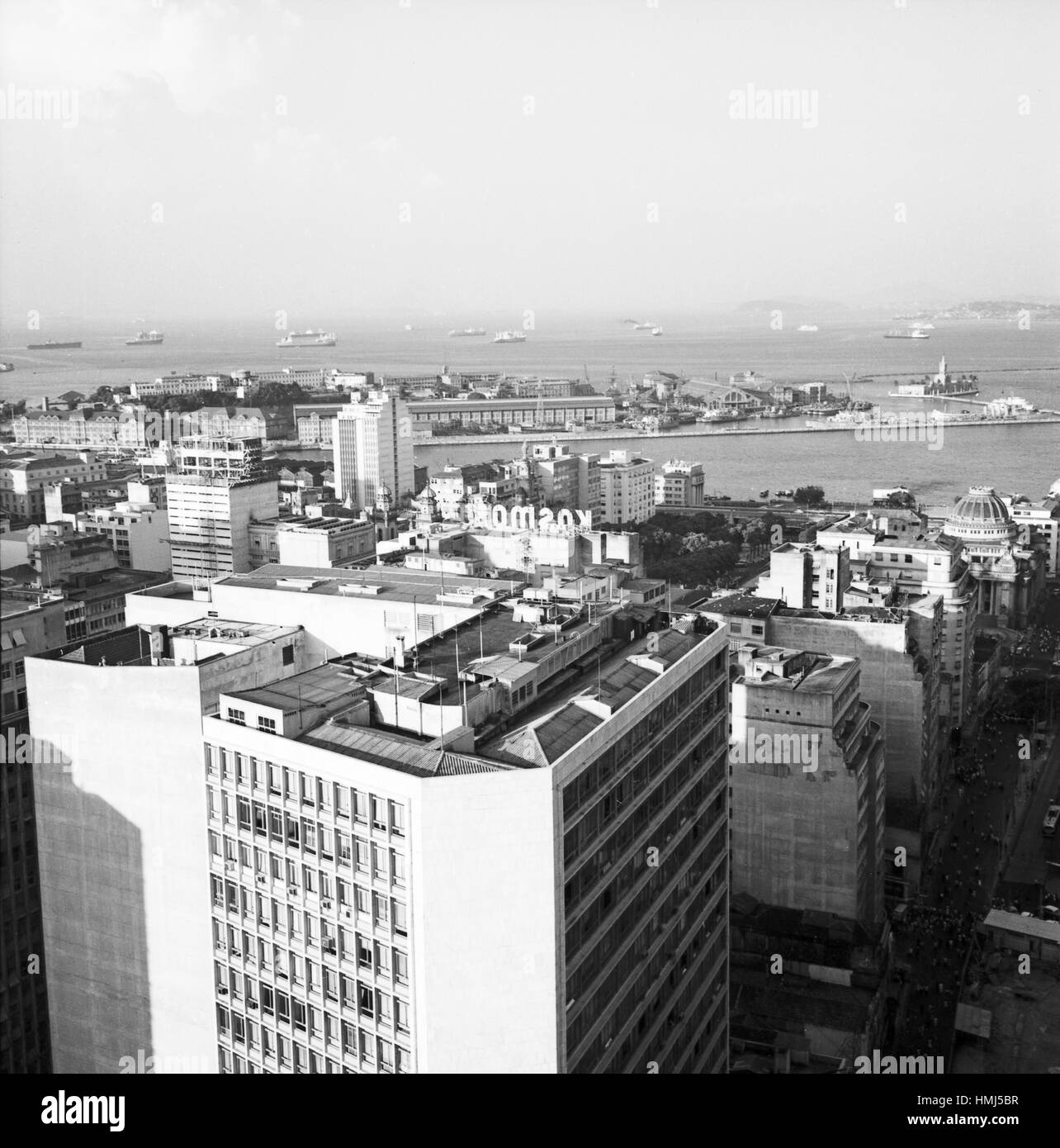 Blick auf Stadt und Hafen von Rio de Janairo, Brésil 1966. Vue de la ...