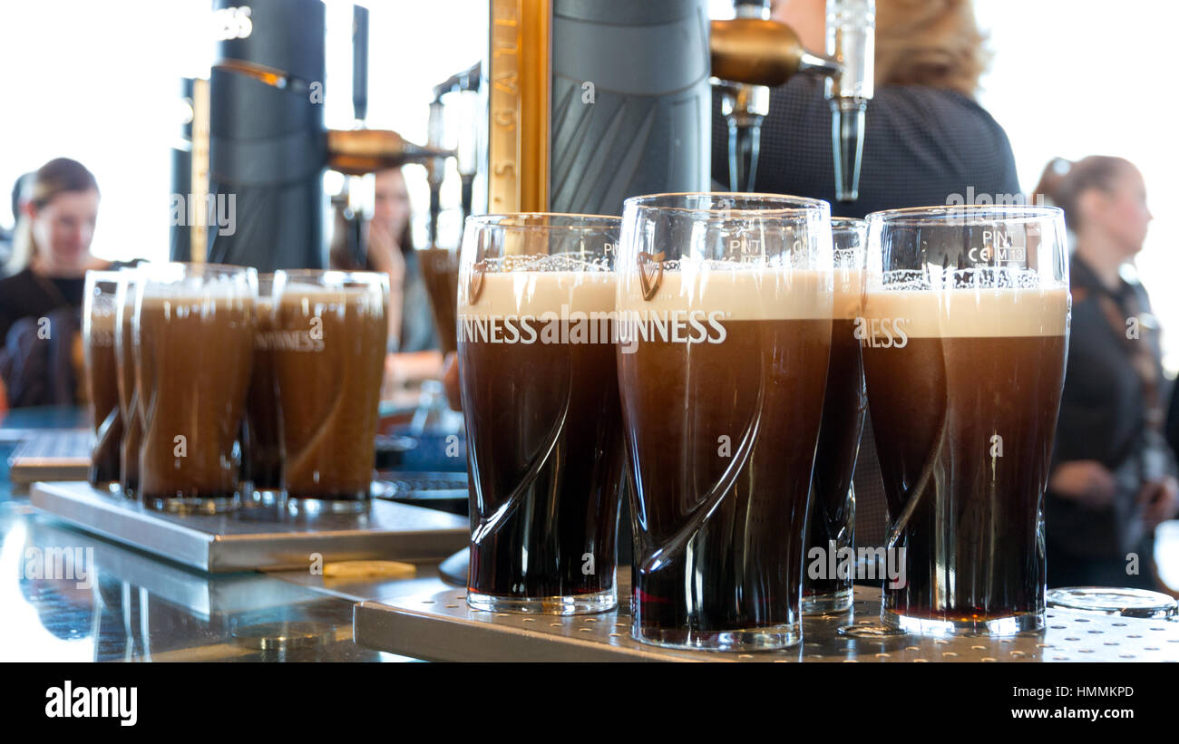 Guinness bar pump Banque de photographies et d’images à haute ...