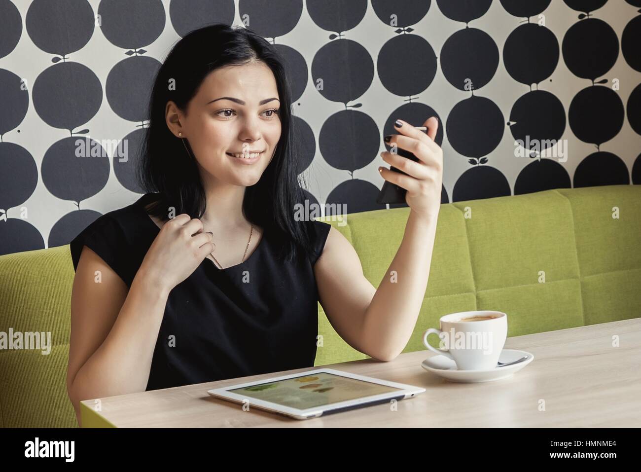 Fille devant un miroir Banque de photographies et d’images à haute résolution - Page 2 - Alamy