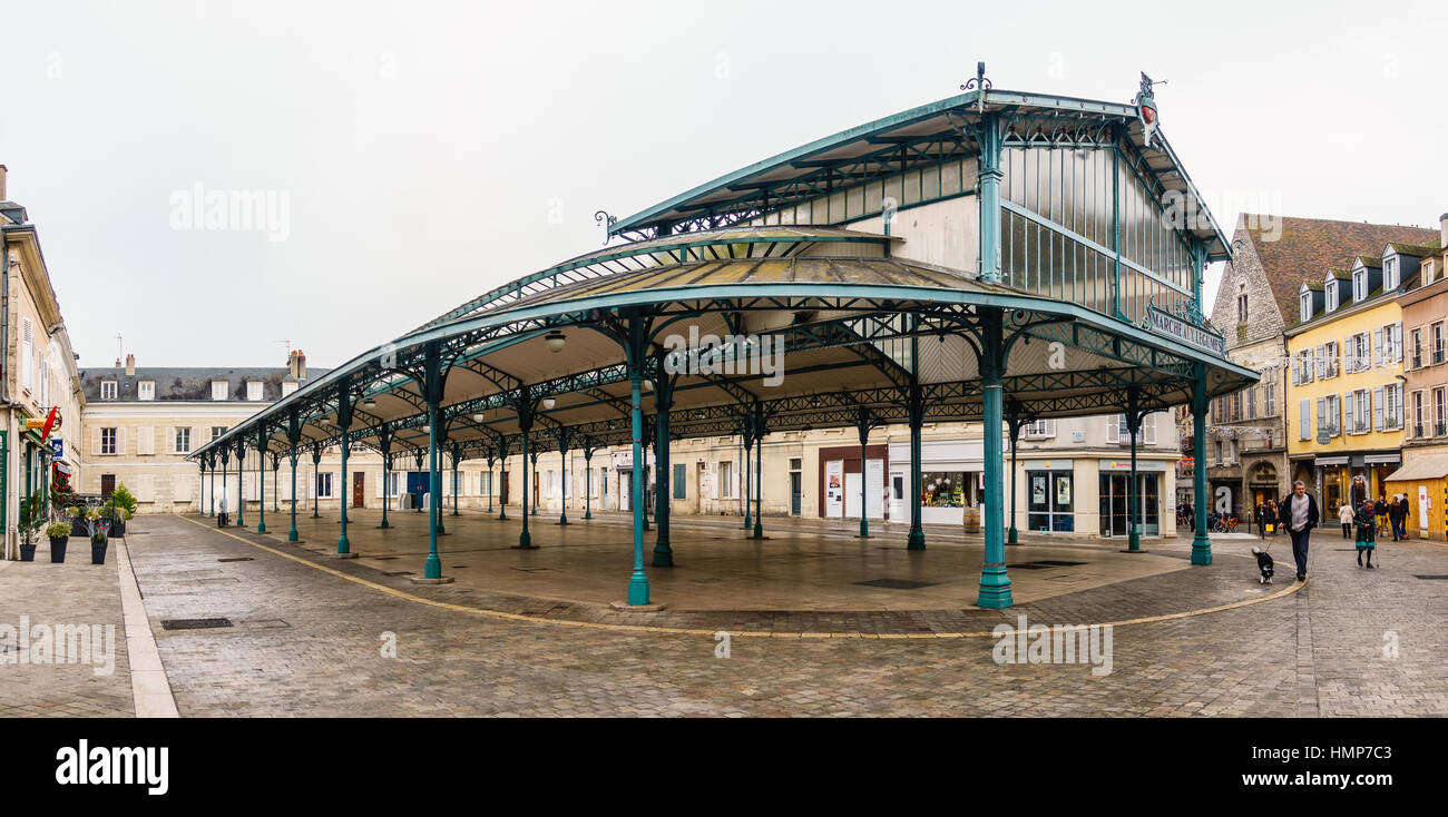 Chartres covered market square Banque de photographies et d’images à ...