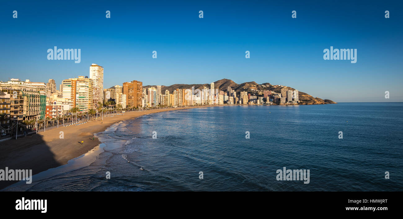 Benidorm est une station balnéaire sur la côte orientale de l'Espagne ...
