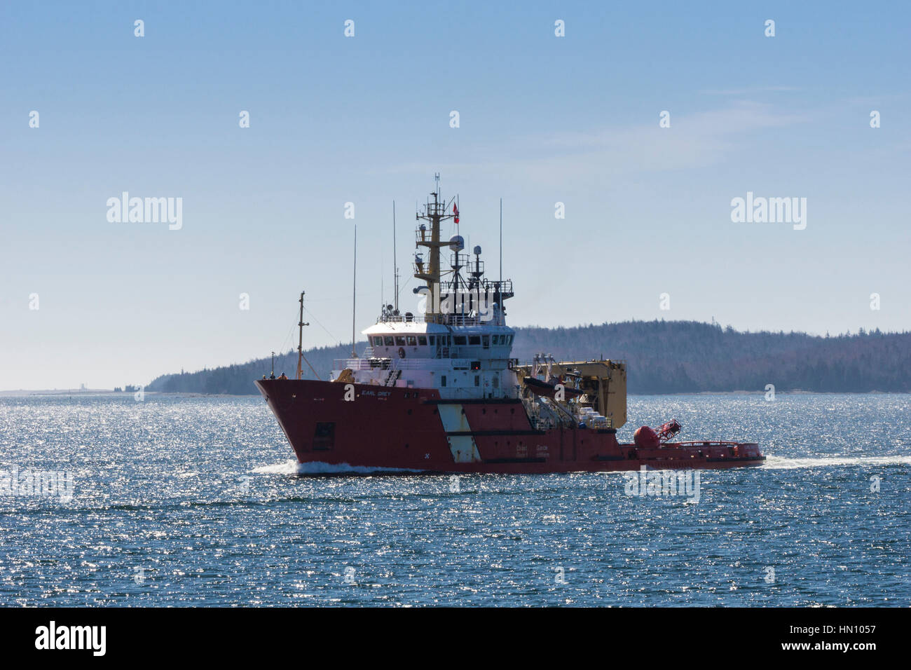 Navire de la Garde côtière canadienne (NGCC) Earl Gray entrant dans le ...