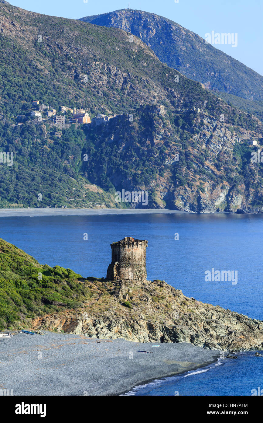 Vue de la tour Martello à l'Albo, avec nona dans la distance, Cap Corse ...