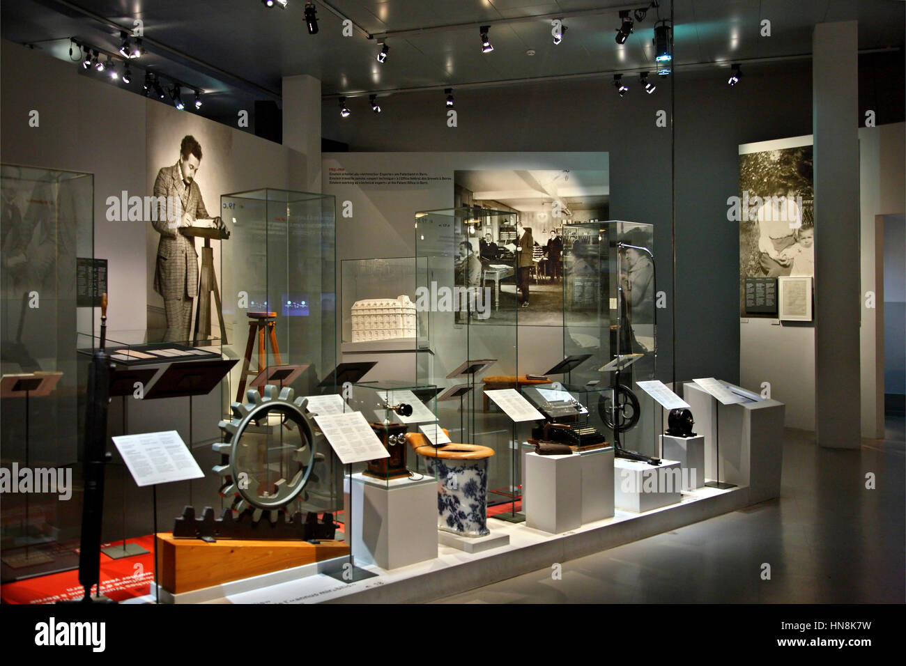 L'intérieur du Musée Einstein, dans le Musée Historique de Berne ...