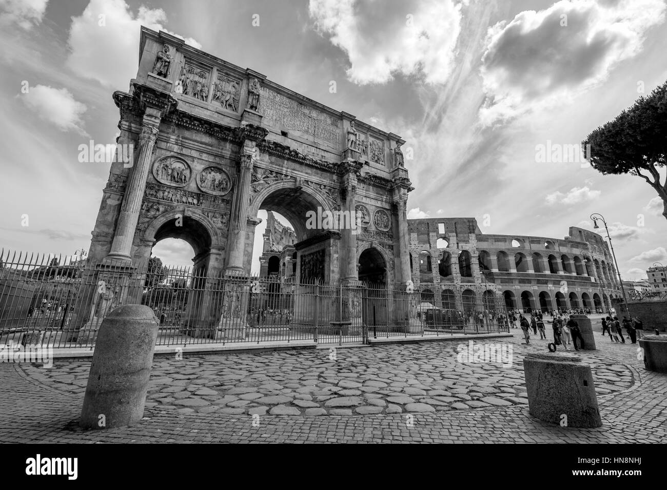 Commemorative structure Banque d'images noir et blanc - Alamy