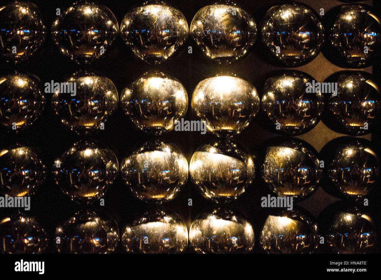 Metal balls Banque de photographies et d’images à haute résolution - Alamy