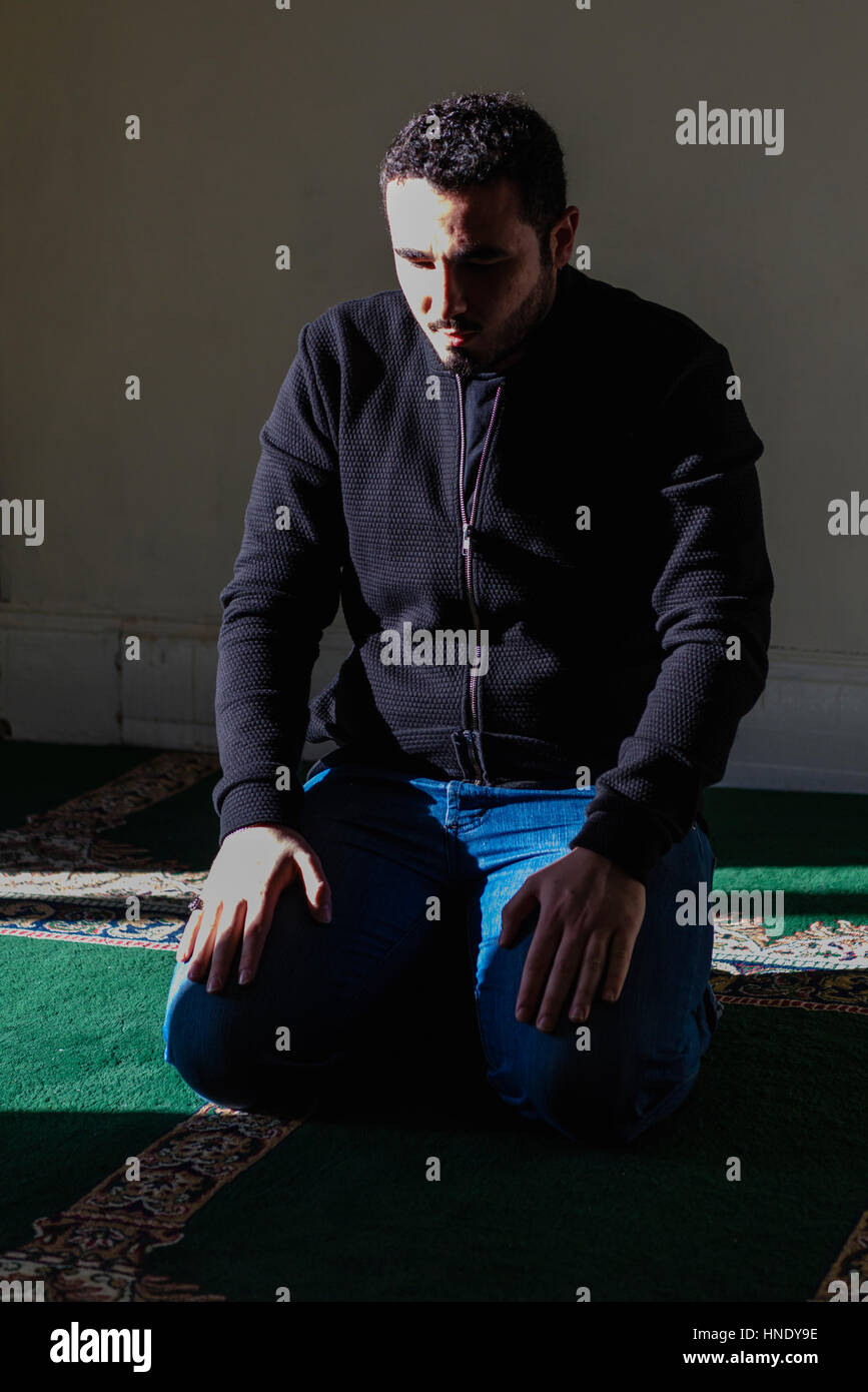 Prier vers la mecque Banque de photographies et d’images à haute ...