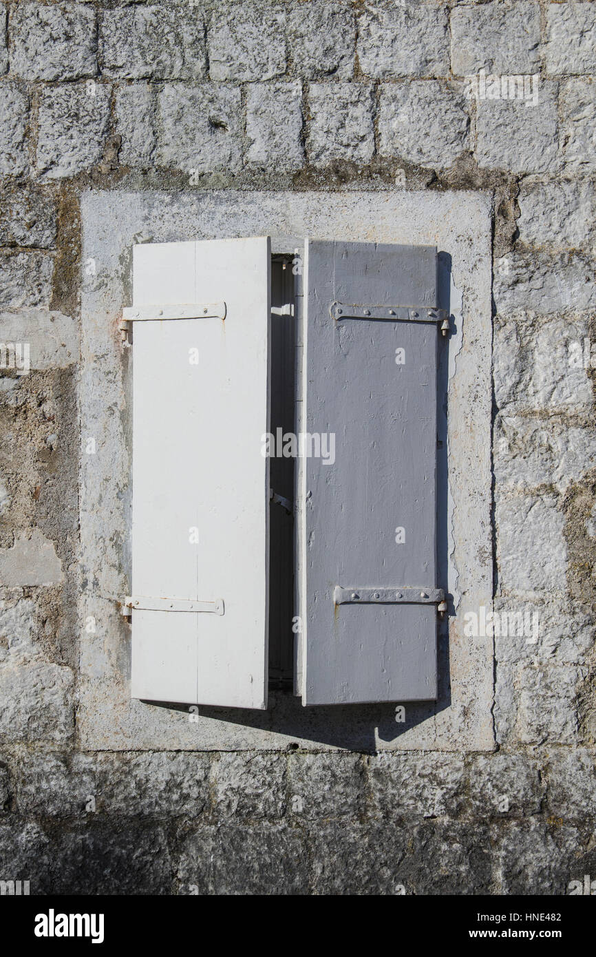 Volet blanc Banque de photographies et d’images à haute résolution - Alamy