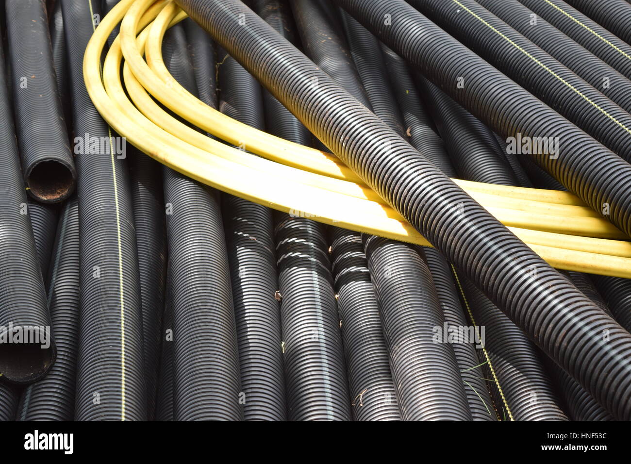 Tuyaux de drainage en pvc Banque de photographies et d’images à haute ...