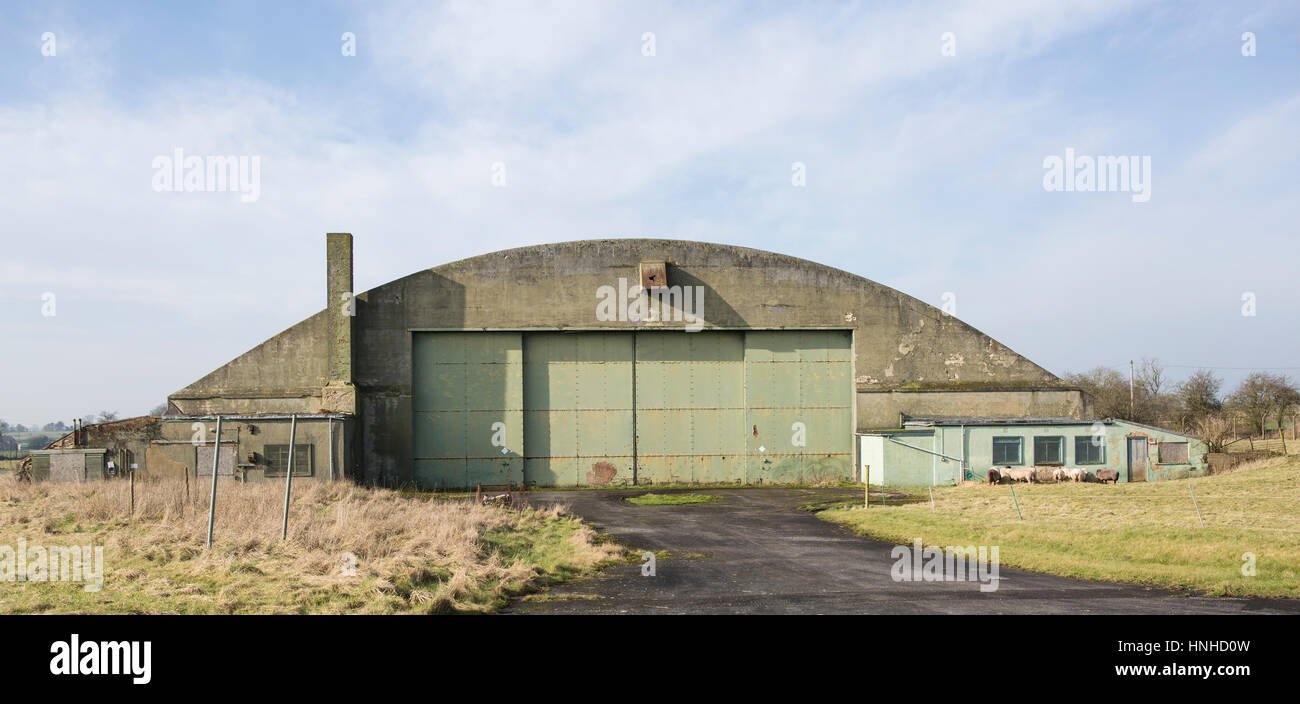 Vieux hangar raf Banque de photographies et d’images à haute résolution ...