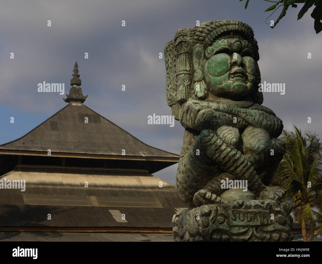 Statue totem Banque de photographies et d’images à haute résolution - Alamy