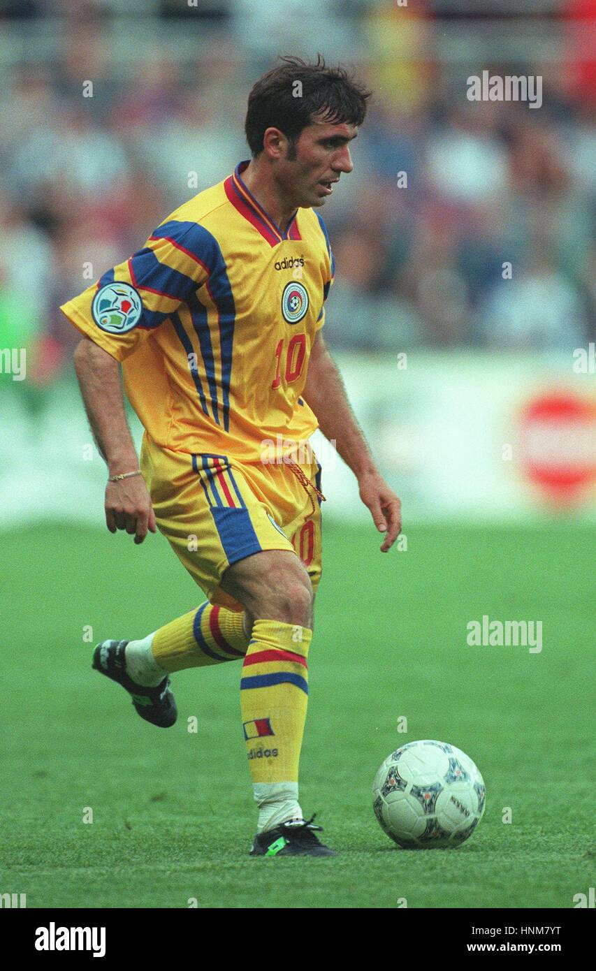 Hagi fc barcelone Banque de photographies et d’images à haute ...