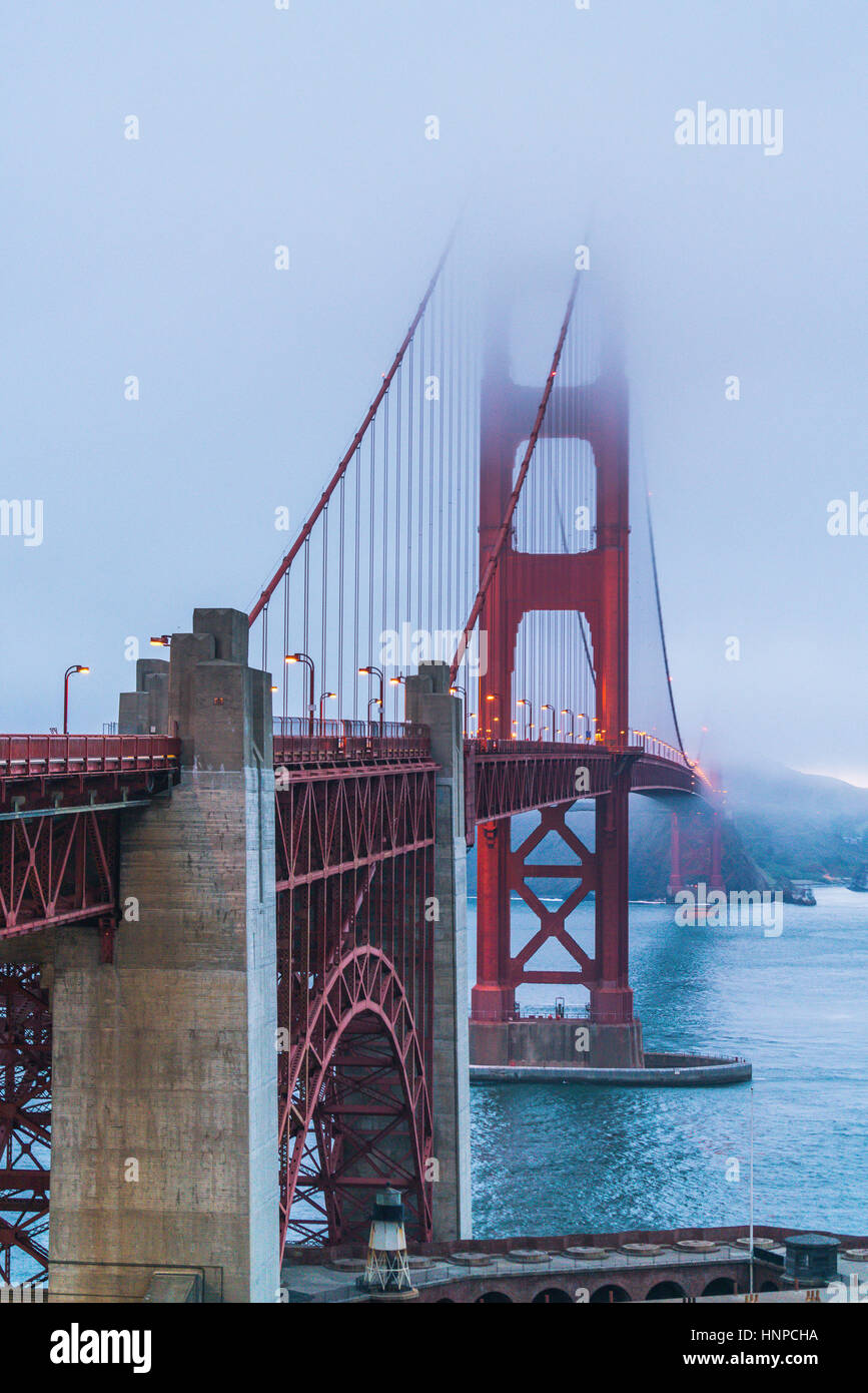 Brouillard de golden gate bridge Banque de photographies et d’images à ...