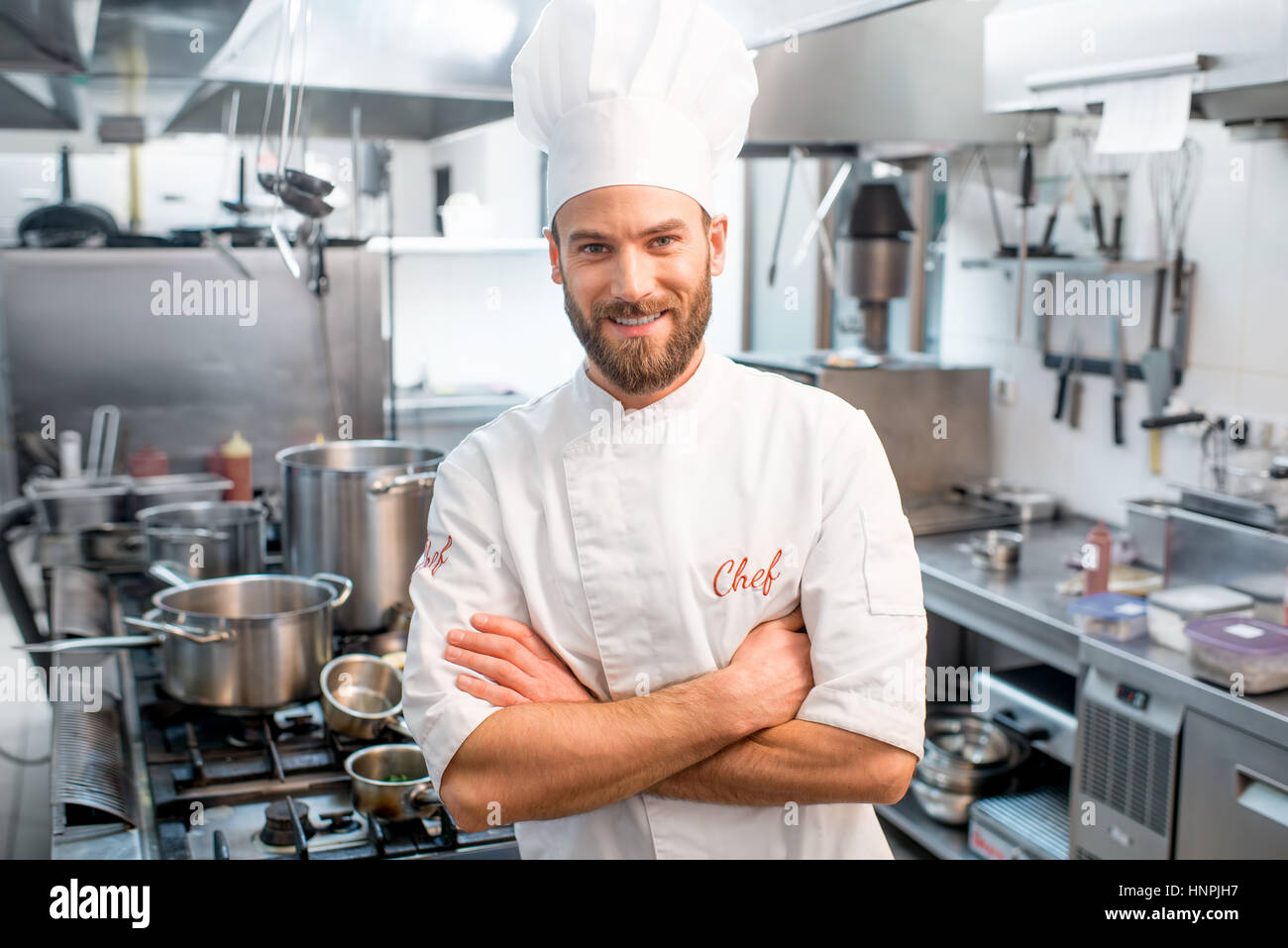 Portrait de chef cuisinier sur la cuisine du restaurant Photo Stock - Alamy