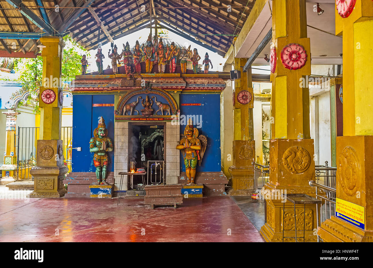 MUNNESWARAM, SRI LANKA - le 25 novembre 2016 : l'intérieur richement ...