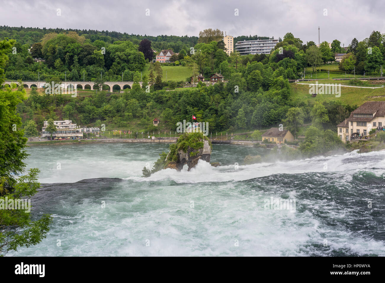 Chutes de rhin Banque de photographies et d’images à haute résolution ...