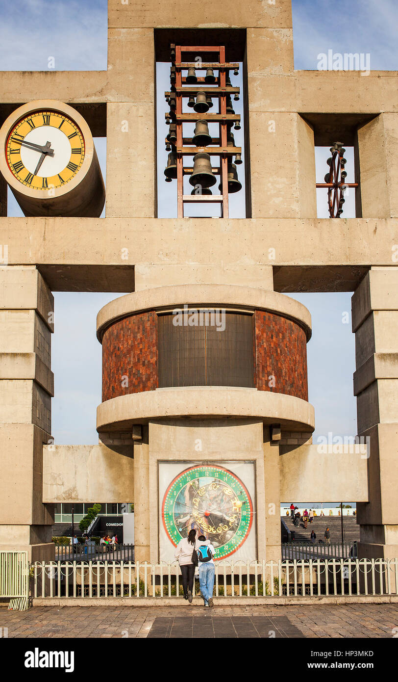 L'Carrillón, image en forme de croix symbolisant le cosmos et appelé à ...