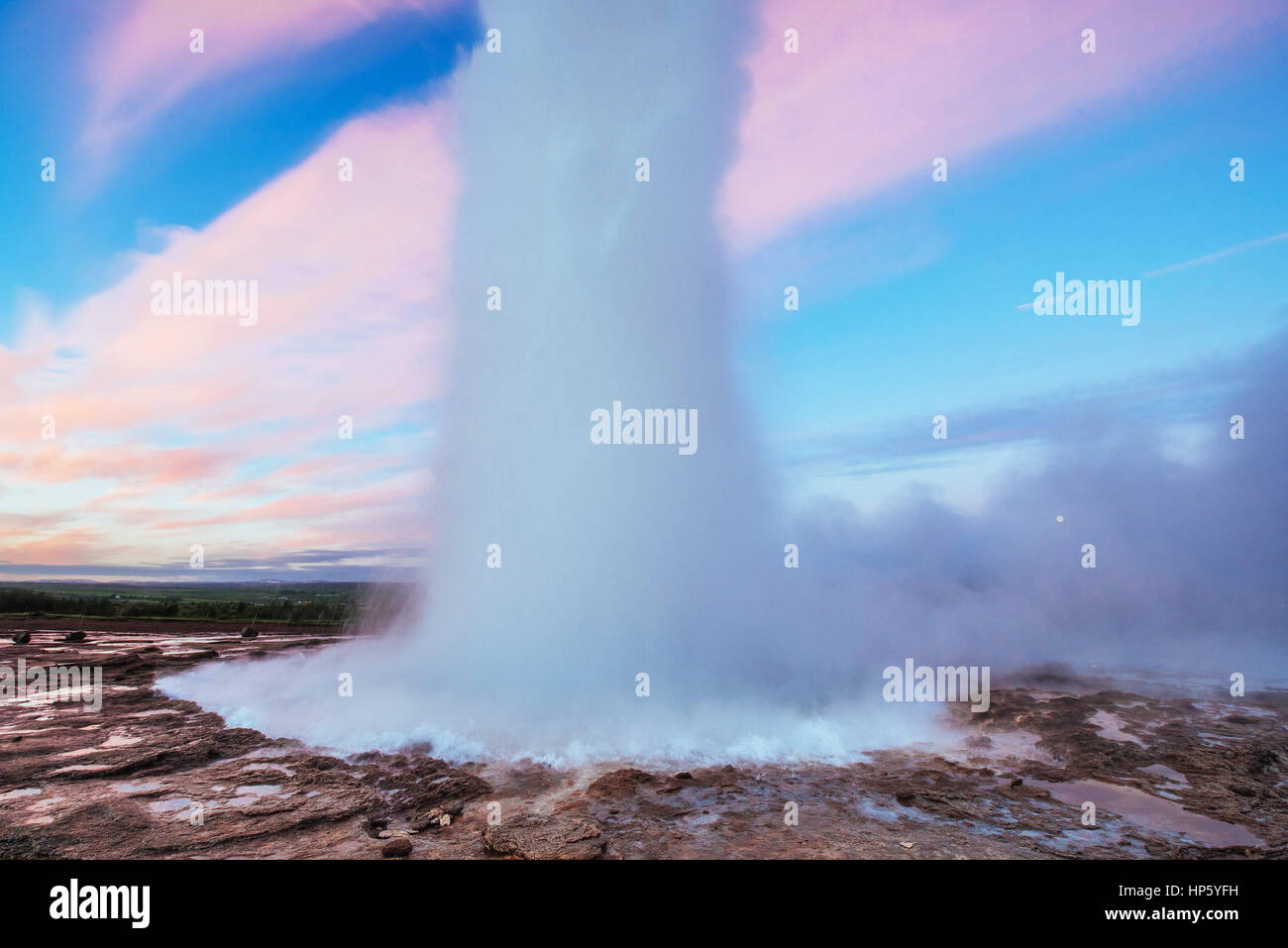 Geyser D'eau Froide Banque d'image et photos - Alamy