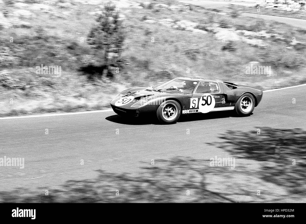 1966 Peter Sutcliffe GO Ford GT40 Nurburgring 1000Ks 6e Photo Stock - Alamy