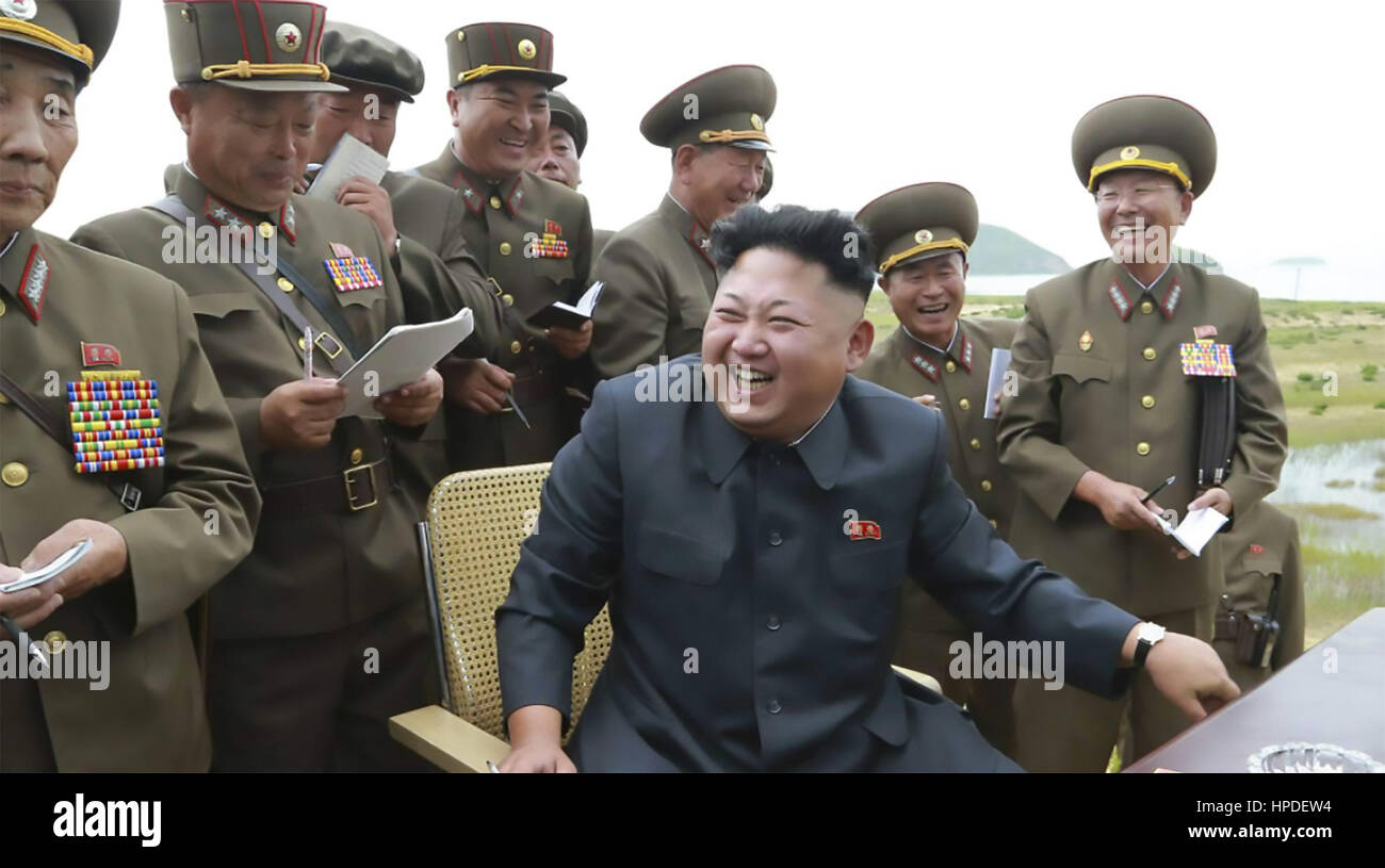 Kim jong un smiling Banque de photographies et d’images à haute résolution - Alamy
