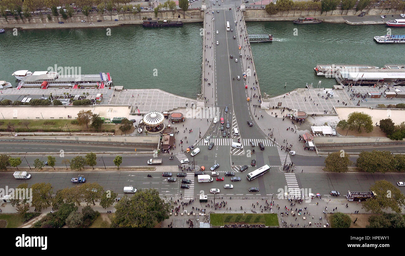 Vue aérienne de Paris et la Seine pont d'Iéna à Paris, France Photo ...