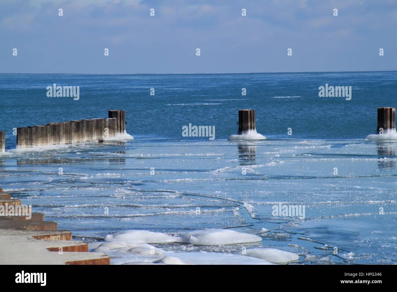Au bord du lac de chicago en hiver Banque de photographies et d’images ...