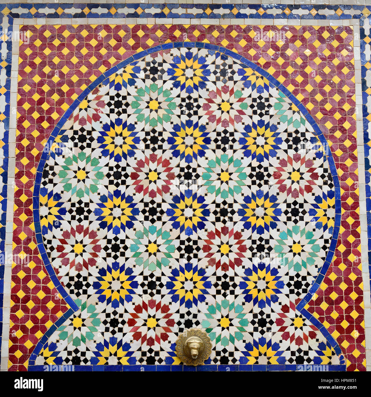 Mosaïque islamique marocain traditionnel sur le mur, Meknès, Maroc ...