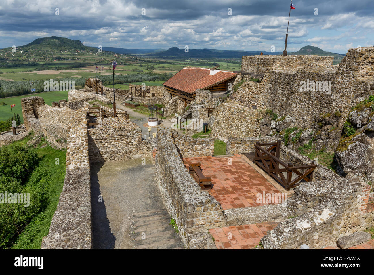 Szigliget castle Banque de photographies et d’images à haute résolution ...