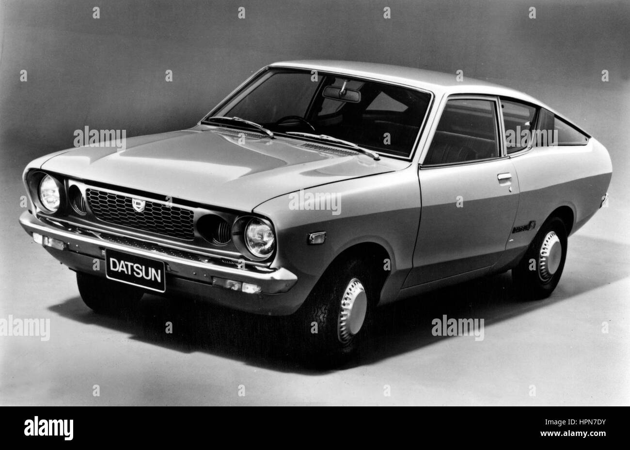 Datsun car Banque de photographies et d’images à haute résolution - Alamy