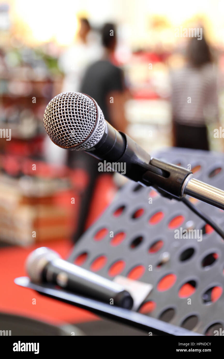 Microphone chanter Banque de photographies et d’images à haute ...