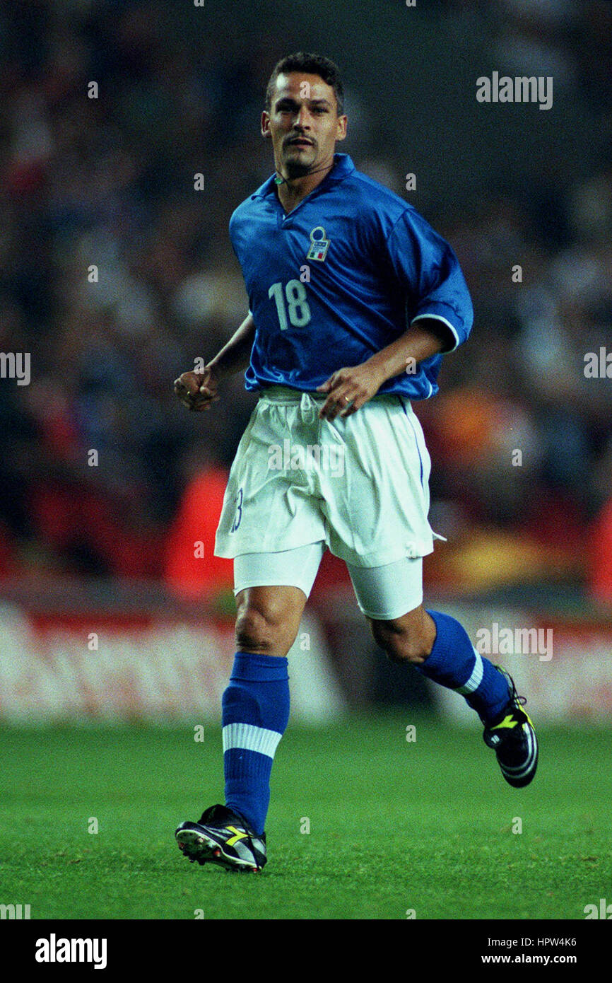 Roberto baggio 1998 Banque de photographies et d’images à haute ...