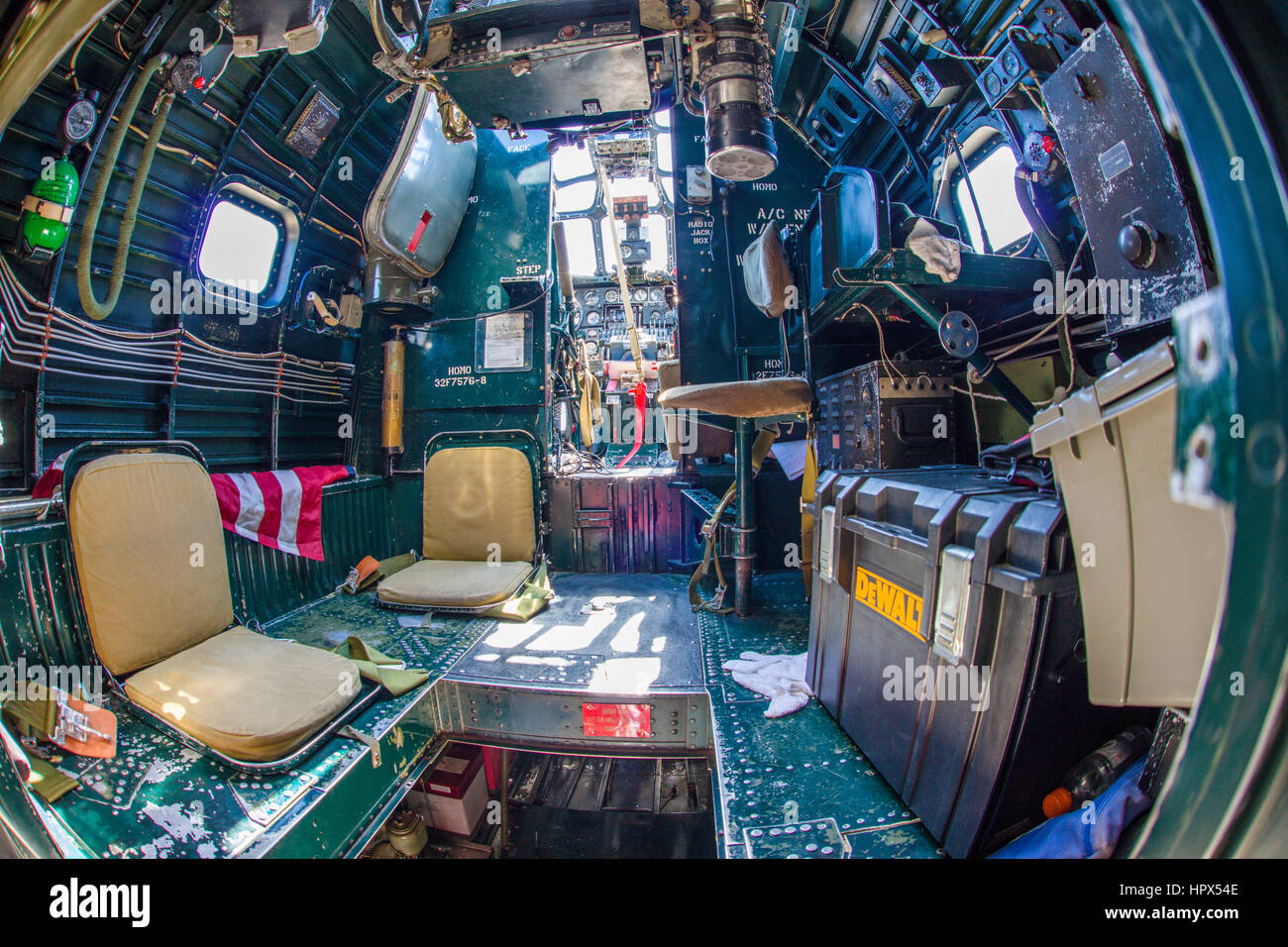 À l'intérieur de B-25 Mitchell bomber à ailes d'FreedomTour historique ...