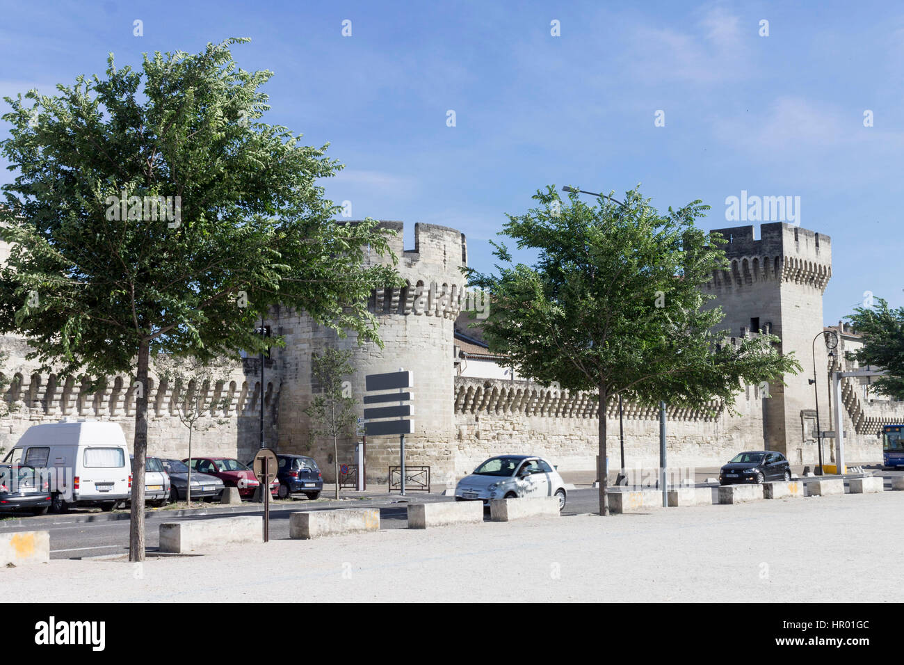 Ramparts of avignon Banque de photographies et d’images à haute ...