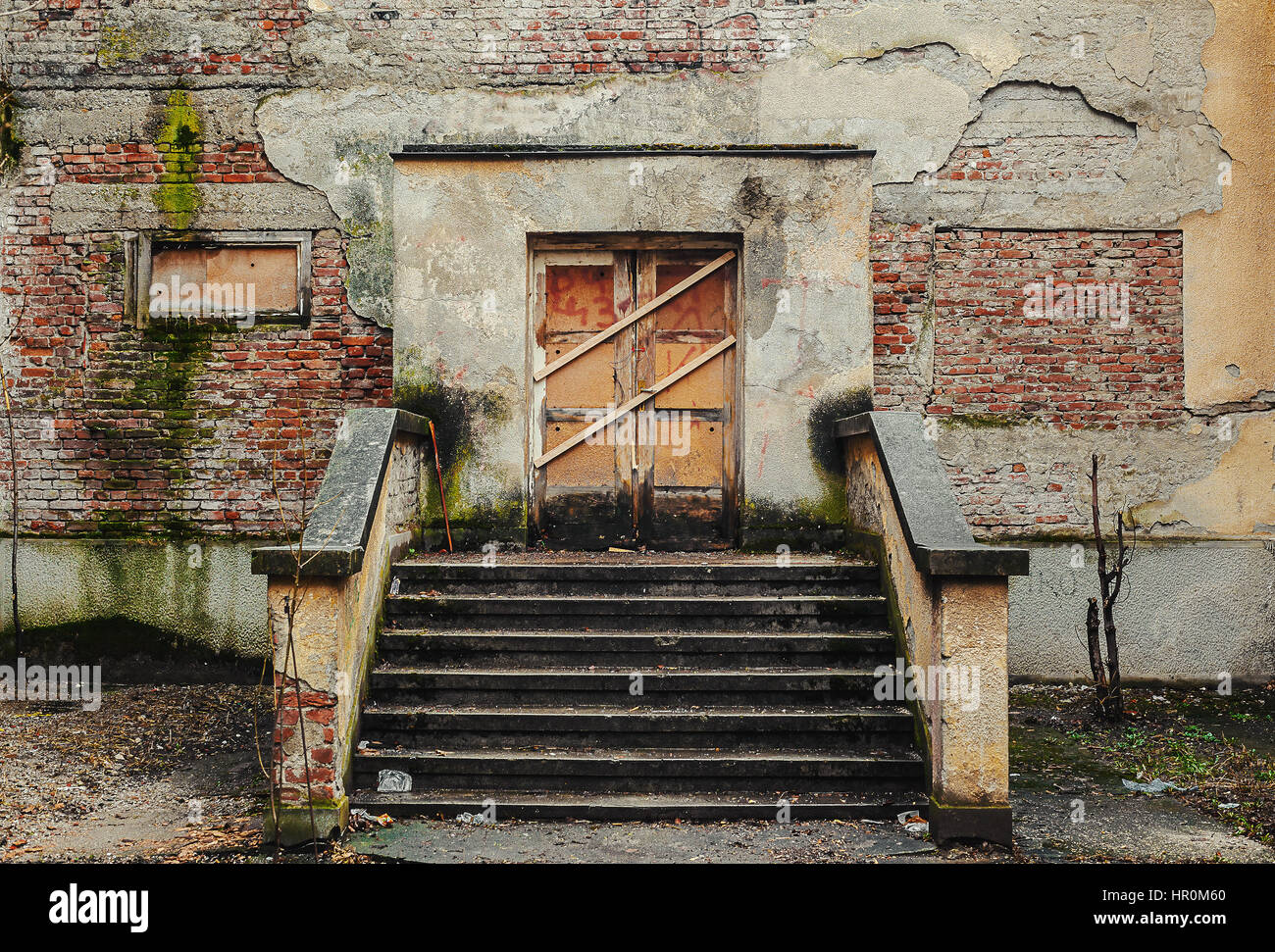 Escalier en ruine Banque de photographies et d’images à haute ...