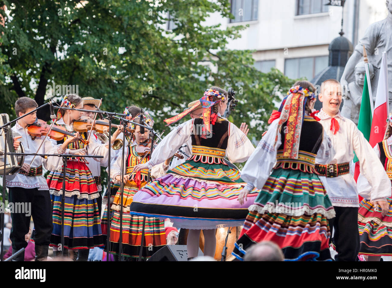 Hungarian folk dance Banque de photographies et d’images à haute ...
