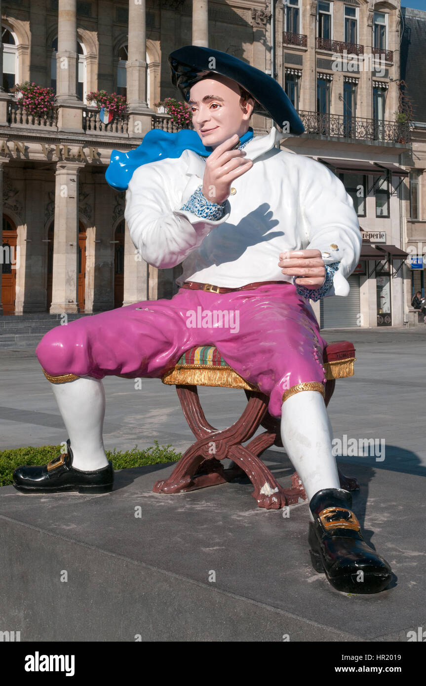 Statue du peintre Maurice Quentin de la Tour en place de l'Hôtel de ...