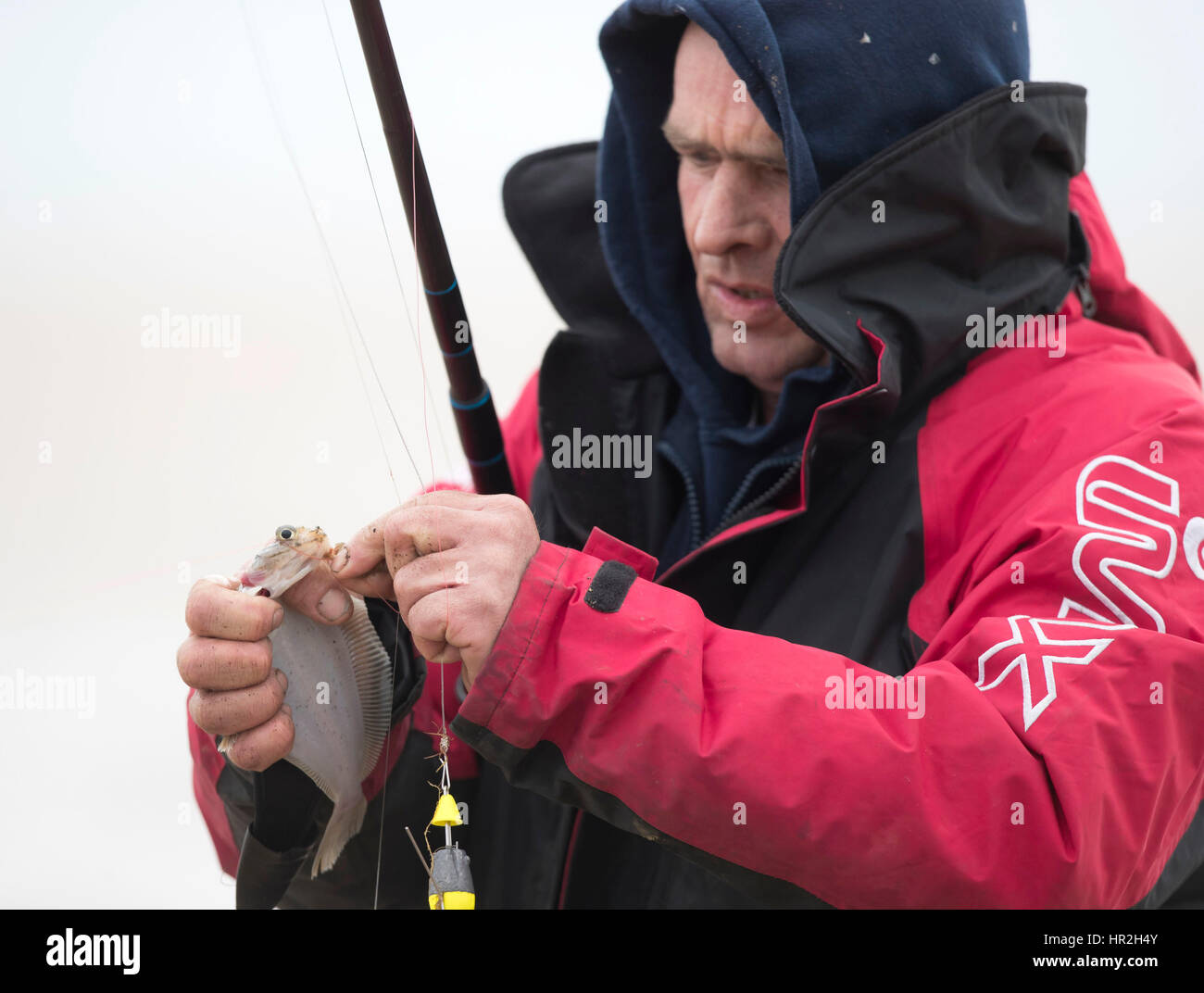Un pêcheur à la ligne pendant le plus grand festival de pêche à la ...