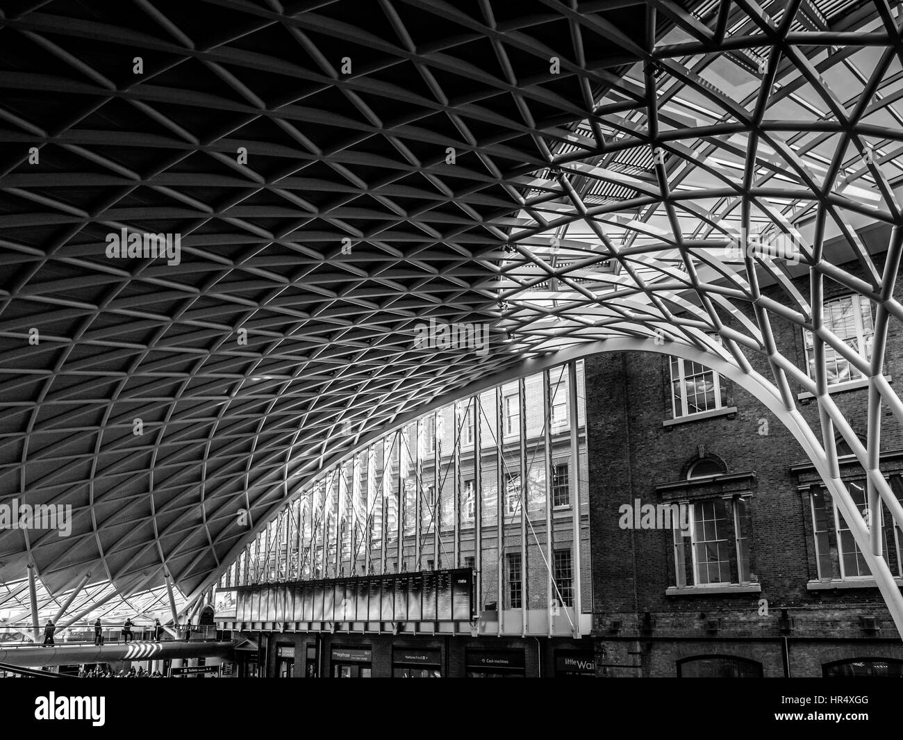 Kings cross station roof Banque d'images noir et blanc - Alamy