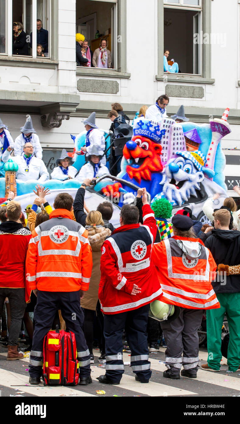 Défilé de carnaval allemand à DŸsseldorf, chars conçus comme les ...