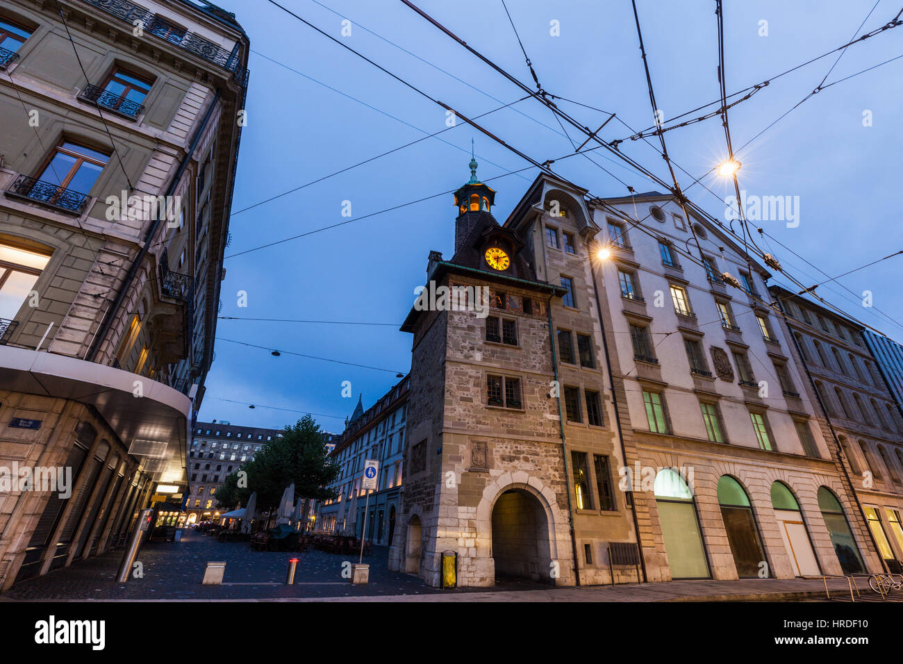 Molard Tower à Genève vu la nuit. Genève, Suisse Photo Stock - Alamy
