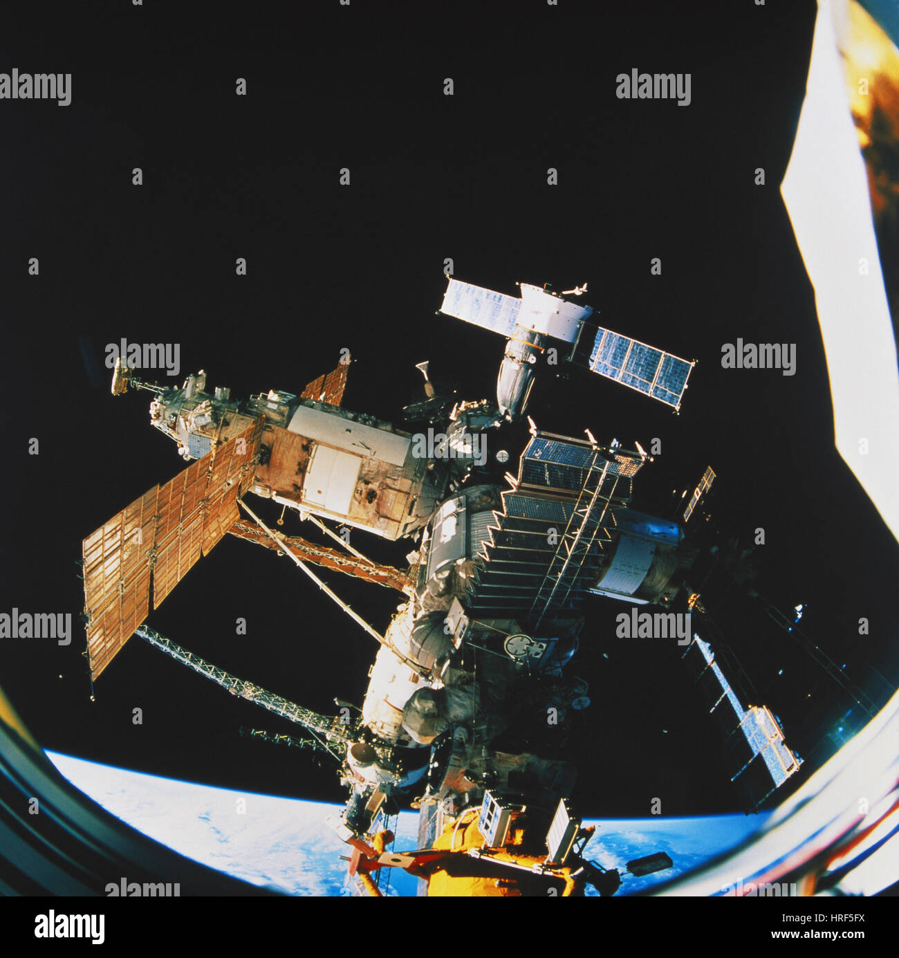 Station spatiale mir en orbite Banque de photographies et d’images à ...