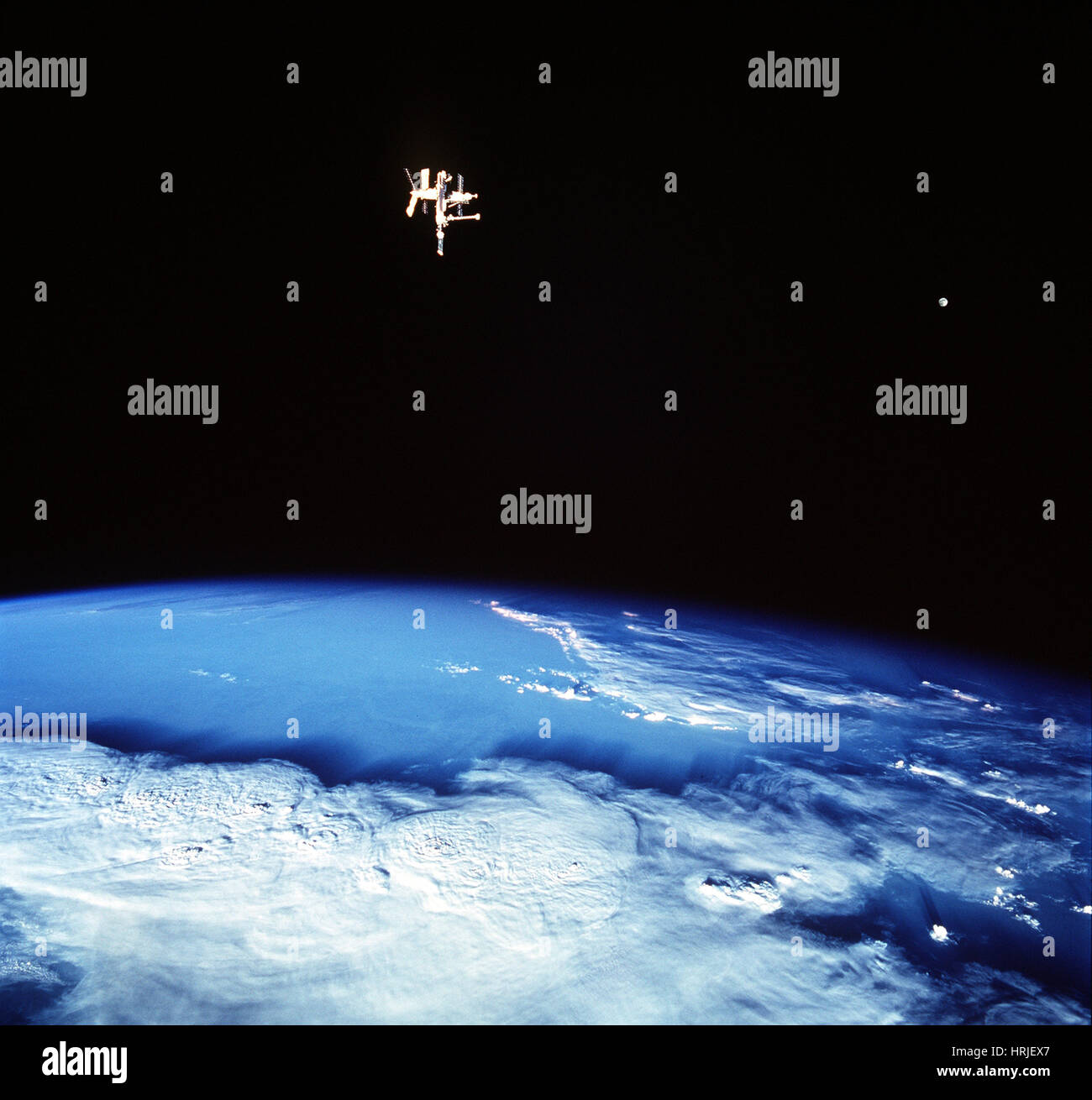 STS-91, la station spatiale Mir, 2001 Photo Stock - Alamy