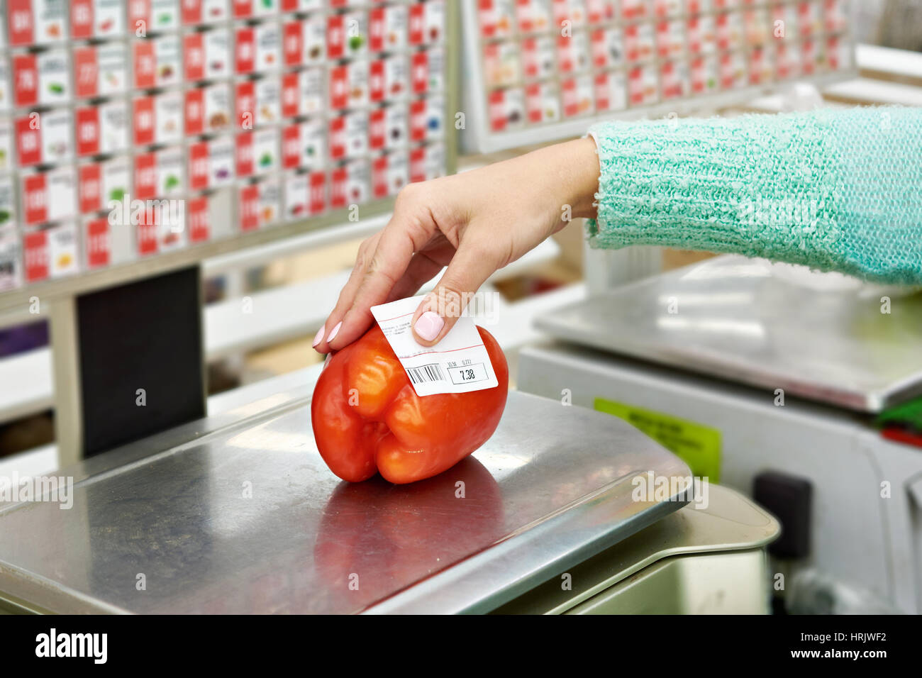 Femme pese personne Banque de photographies et d’images à haute ...