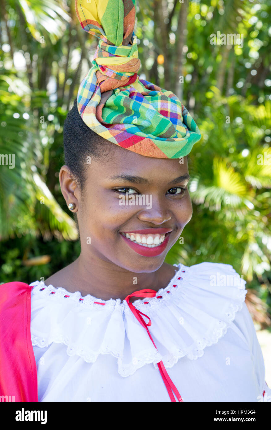 Femme locale en vêtements traditionnels Sainte-Lucie Caraïbes Photo ...
