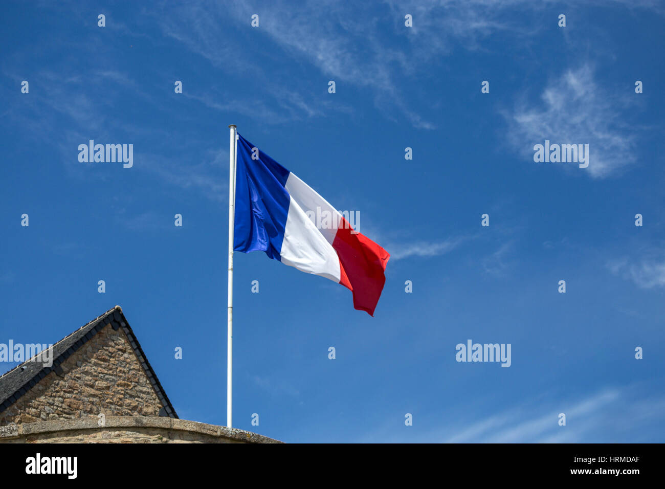 Drapeau français flottant dans le vent Banque de photographies et d ...